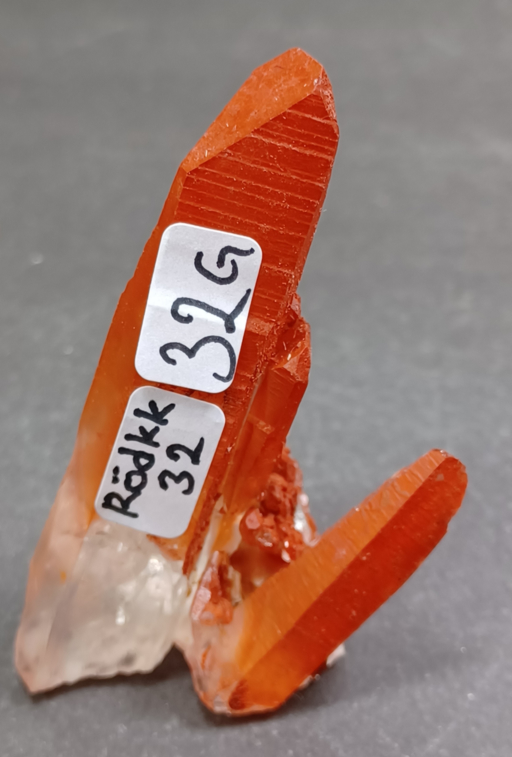 Stengarden.com - Rödkvarts Kluster - RÖDKKX32