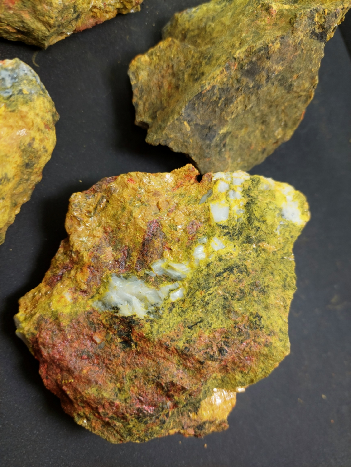 Stengarden.com - Gul /Orange Realgar
