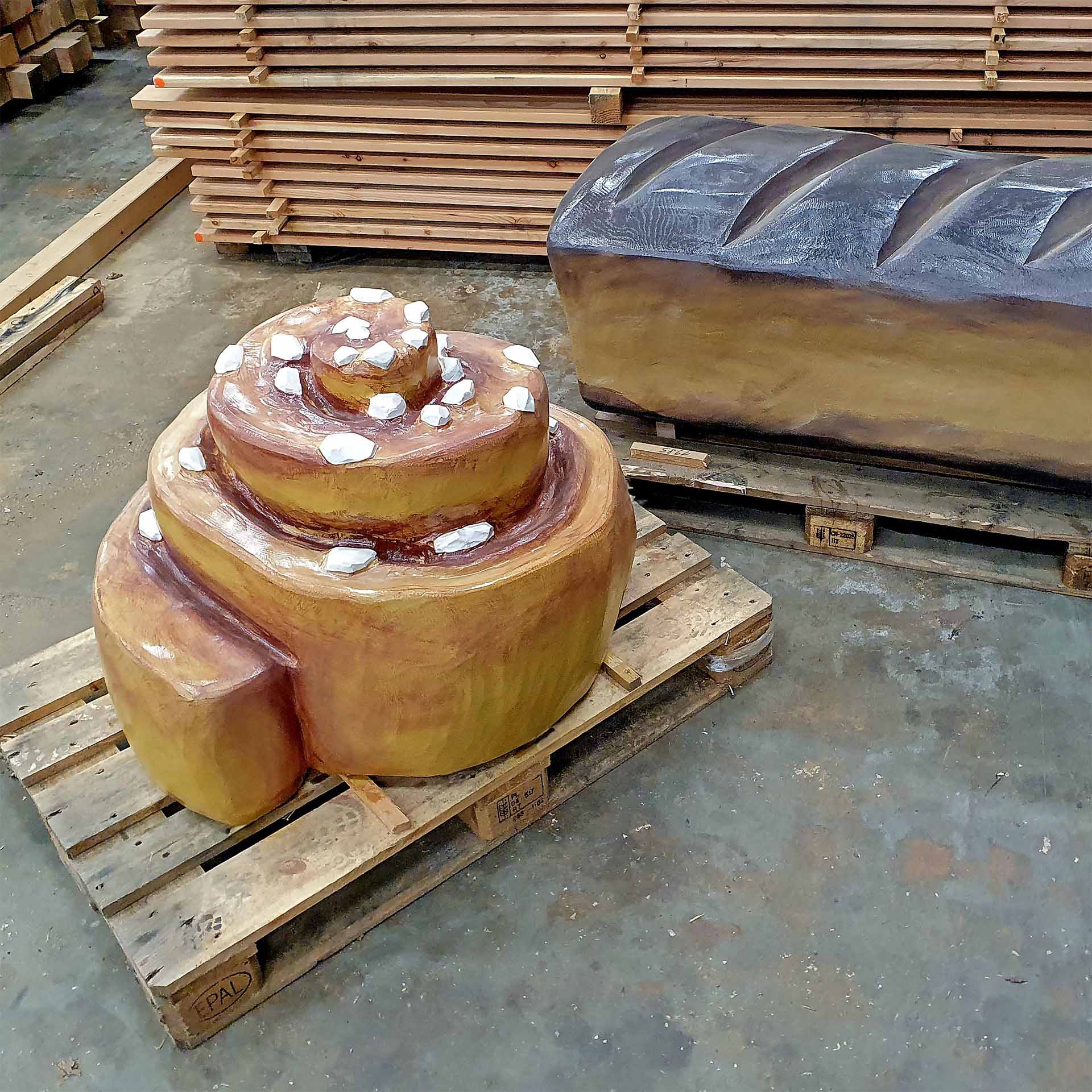 Treskulptur Kanelbolle - Norske Naturlekeplasser