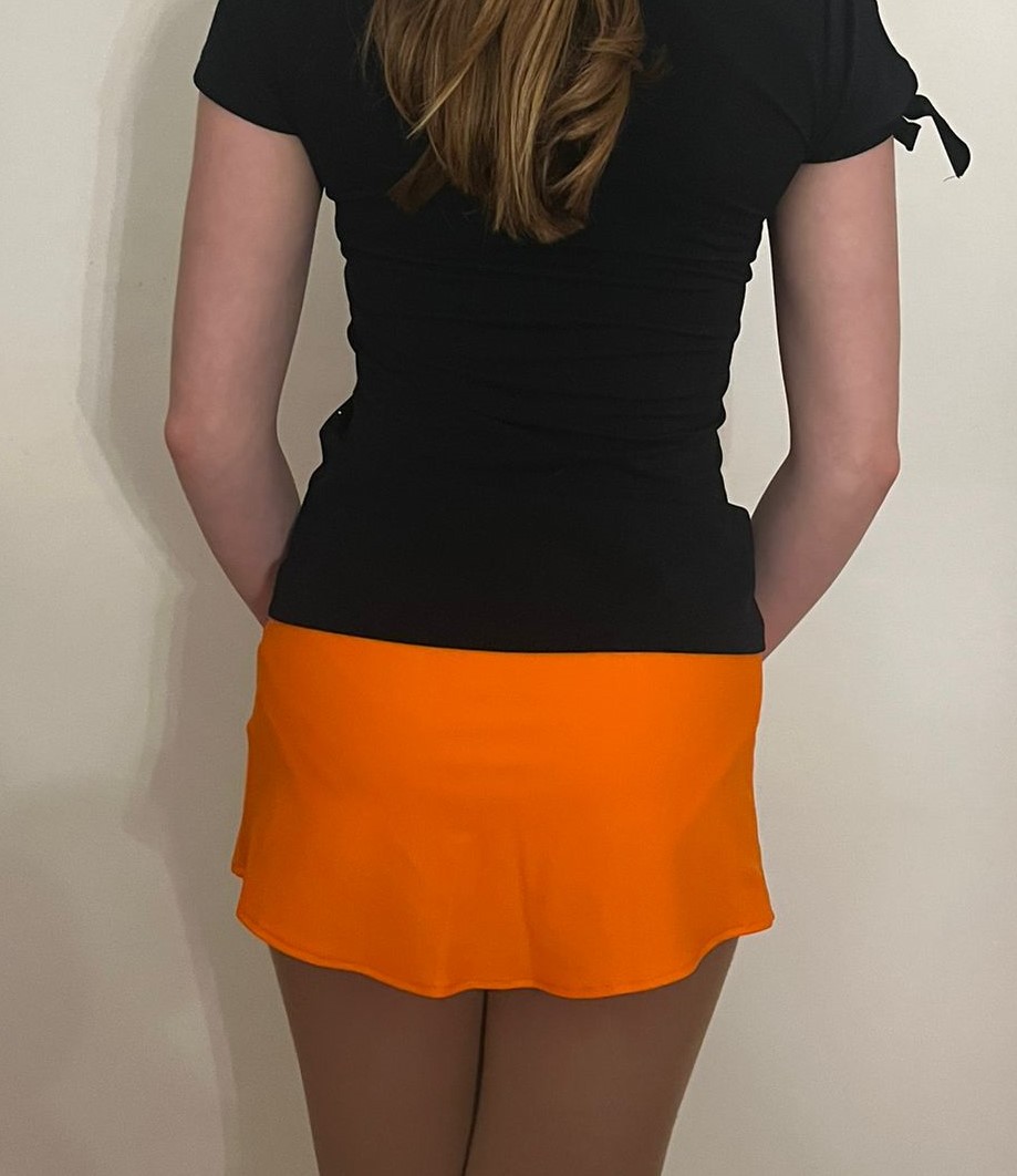 K-Skate / Sportbutiken Linnea - Rak orange kjol i lykra med kristaller ...