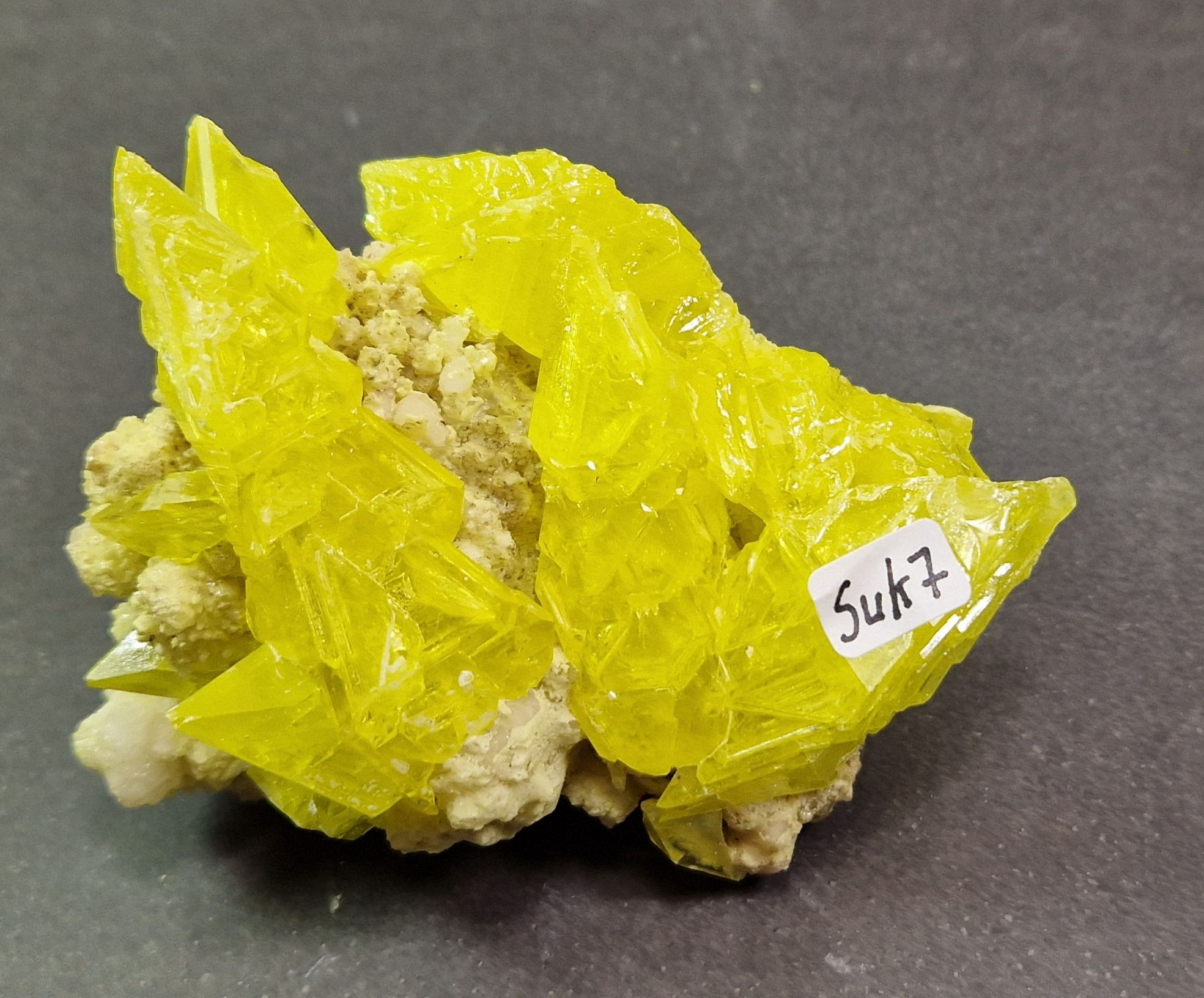 Stengarden.com - Svavel (Sulfur) Kluster - AAA Kvalitet