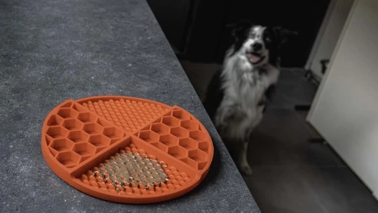 Eat Slow Live Longer Lick Mat Dimensions Circle - Doggie-Zen