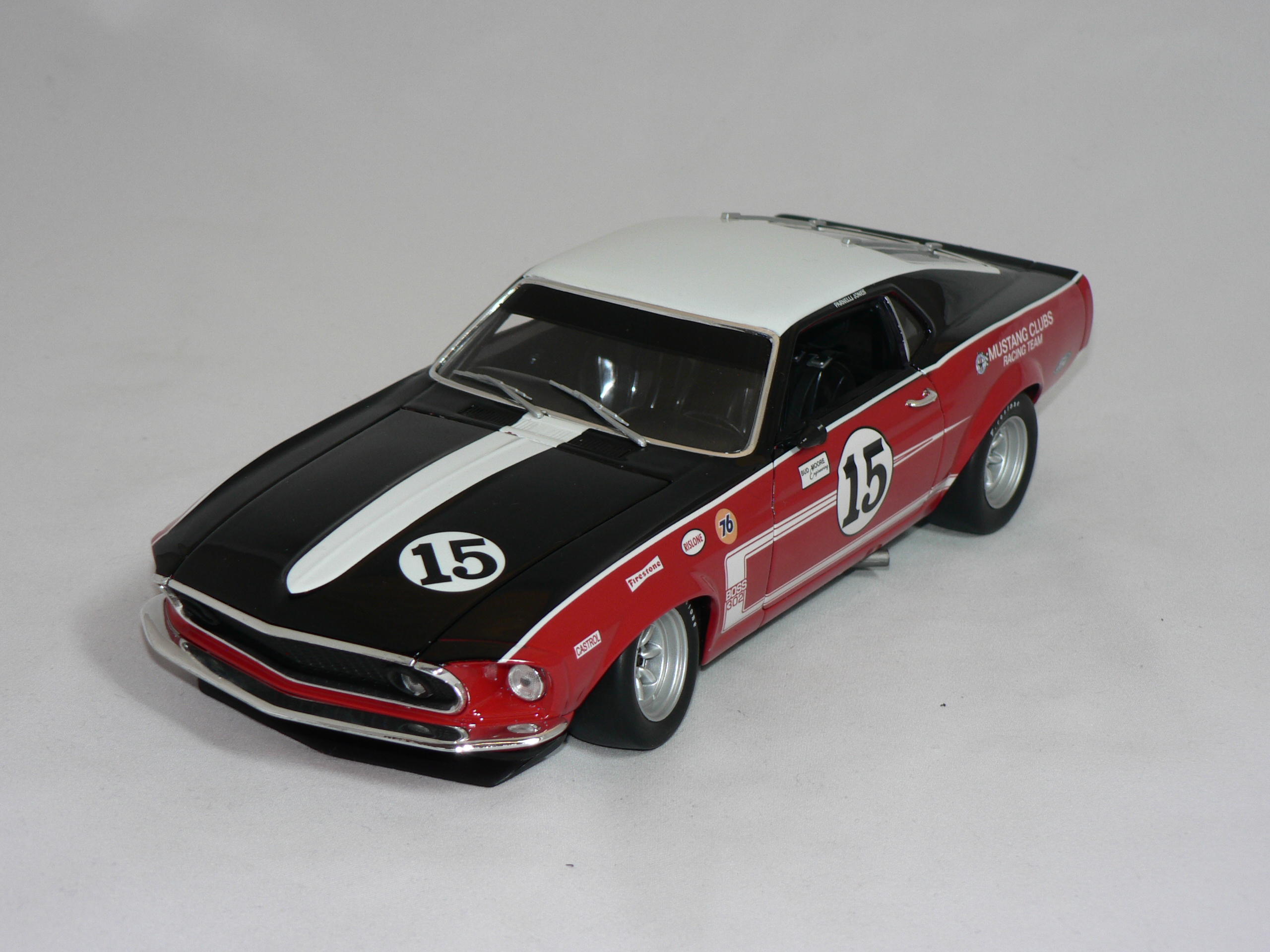 GL Modellbilar AB - Ford Mustang Boss 302 1969 1:18 Welly ( #15 Parnelli Jones Trans AM )
