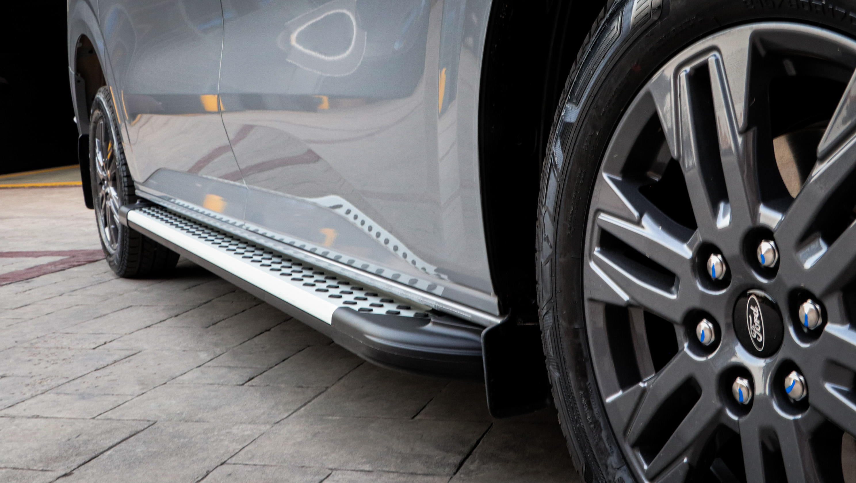 SIDESTEPS ANTI-SLIP - Ford Transit Custom 2023- - Vool.se