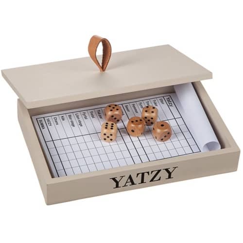Yatzy Spel I Trä Att Köpa. Trälåda: Rosa, Orange, Gul, Sand.