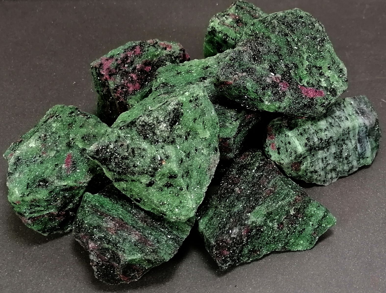 Stengarden.com - Zoisit med Rubin - Rå