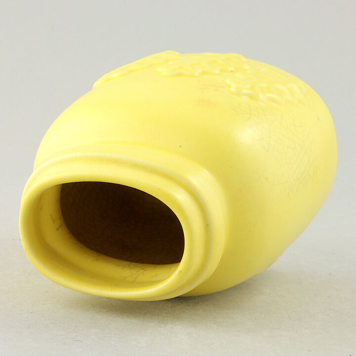 Stig Lindberg (Presenta 1940) Yellow Stout Vase with Leaf Relief 10 cm