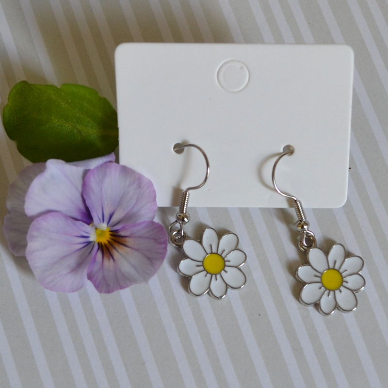 Örhänge - Vit blomma - Hemkänsla - inredning, färg & pyssel