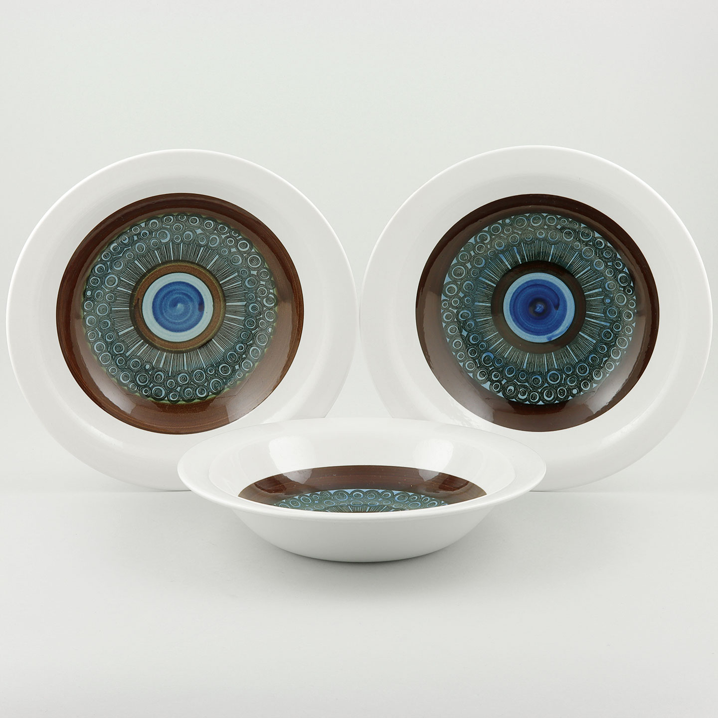 Christina Campbell (Amanda 1968) Three Plates with Blue/Brown Flower ...