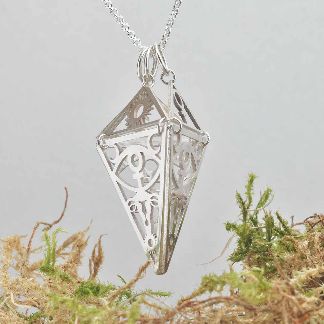 CHAMBER OF THE PRIMORDIAL MOTHER - Feministsmith