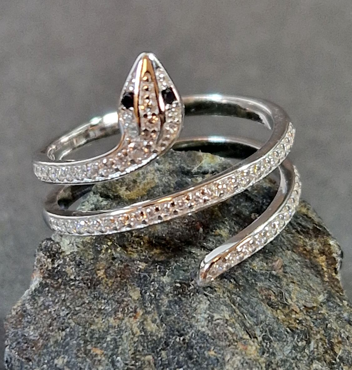 Stengarden.com - Ställbar Silverring med Zirkoner - Orm
