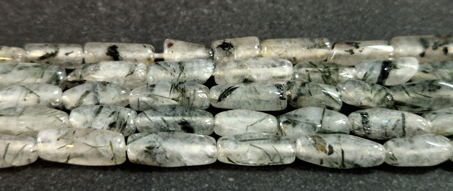 Stengarden.com - Turmalinkvarts Pärlor på Sträng - Rundad, Avlång