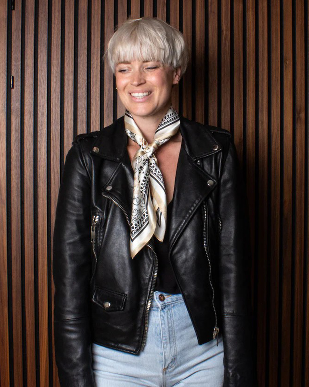 Sidensjal Naples mönstrad cream/svart - Jacobssons