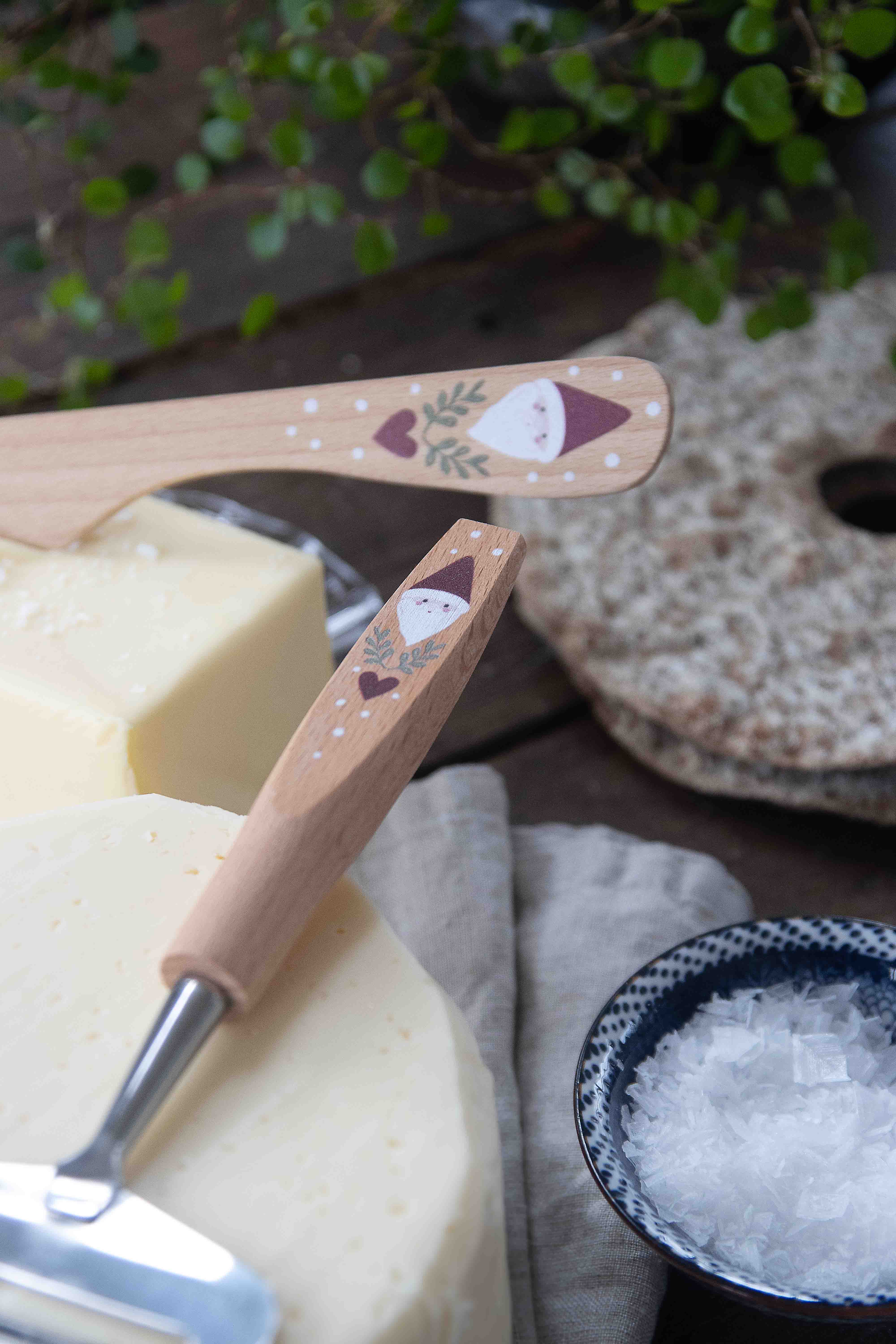 CHEESE SLICER & BUTTER KNIFE SANTA 2-PCS - Pluto Design Retailers
