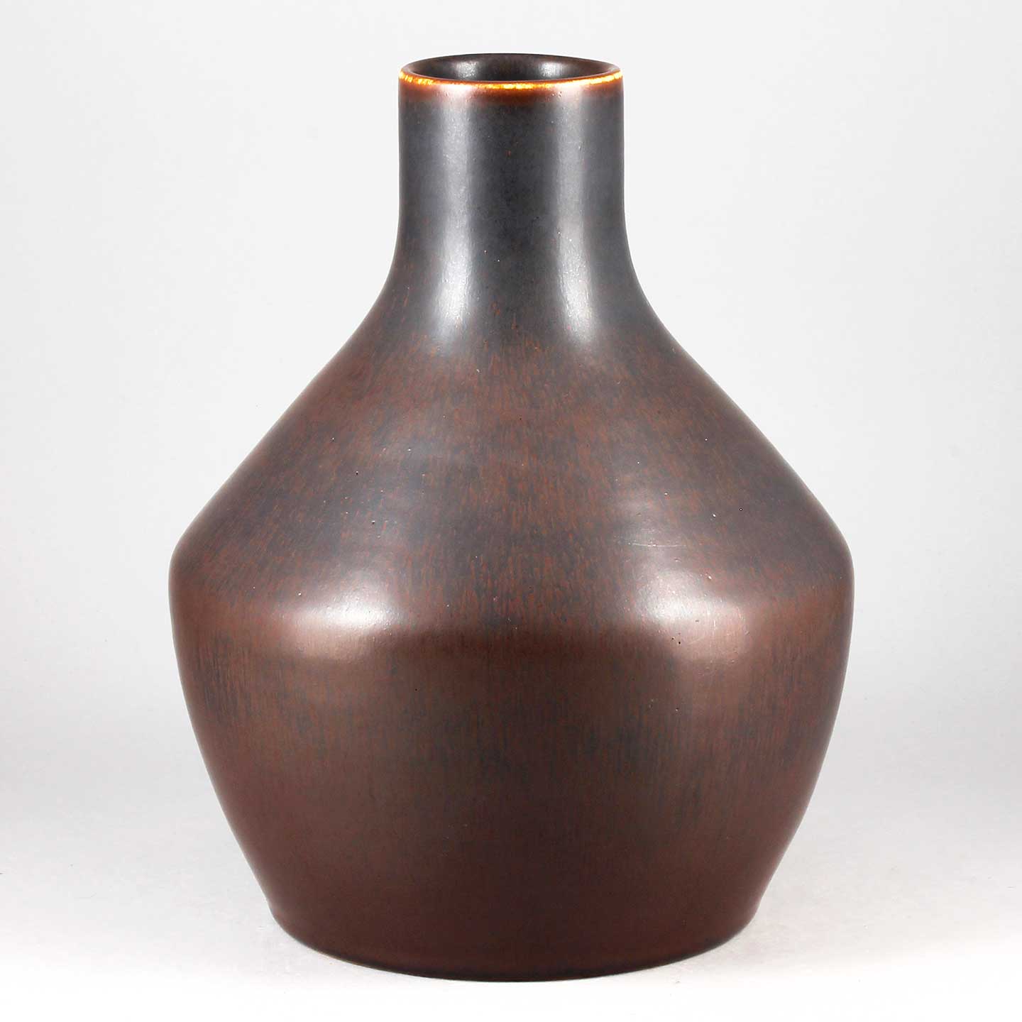 Carl-Harry Stålhane (CEB 1960) Brown Swelling Vase 22 cm