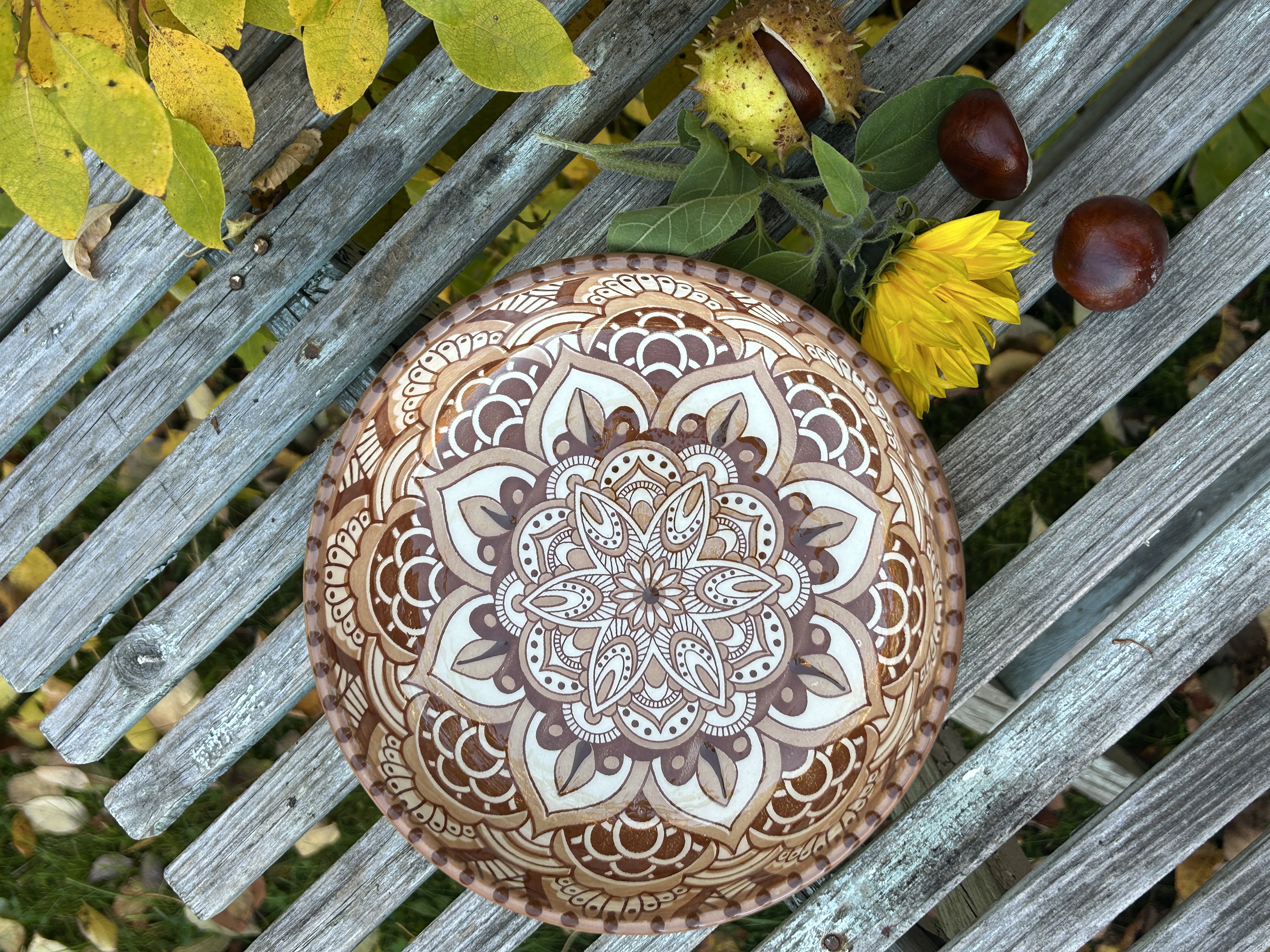 Vita Ranunkler - Avellana låg skål (s)