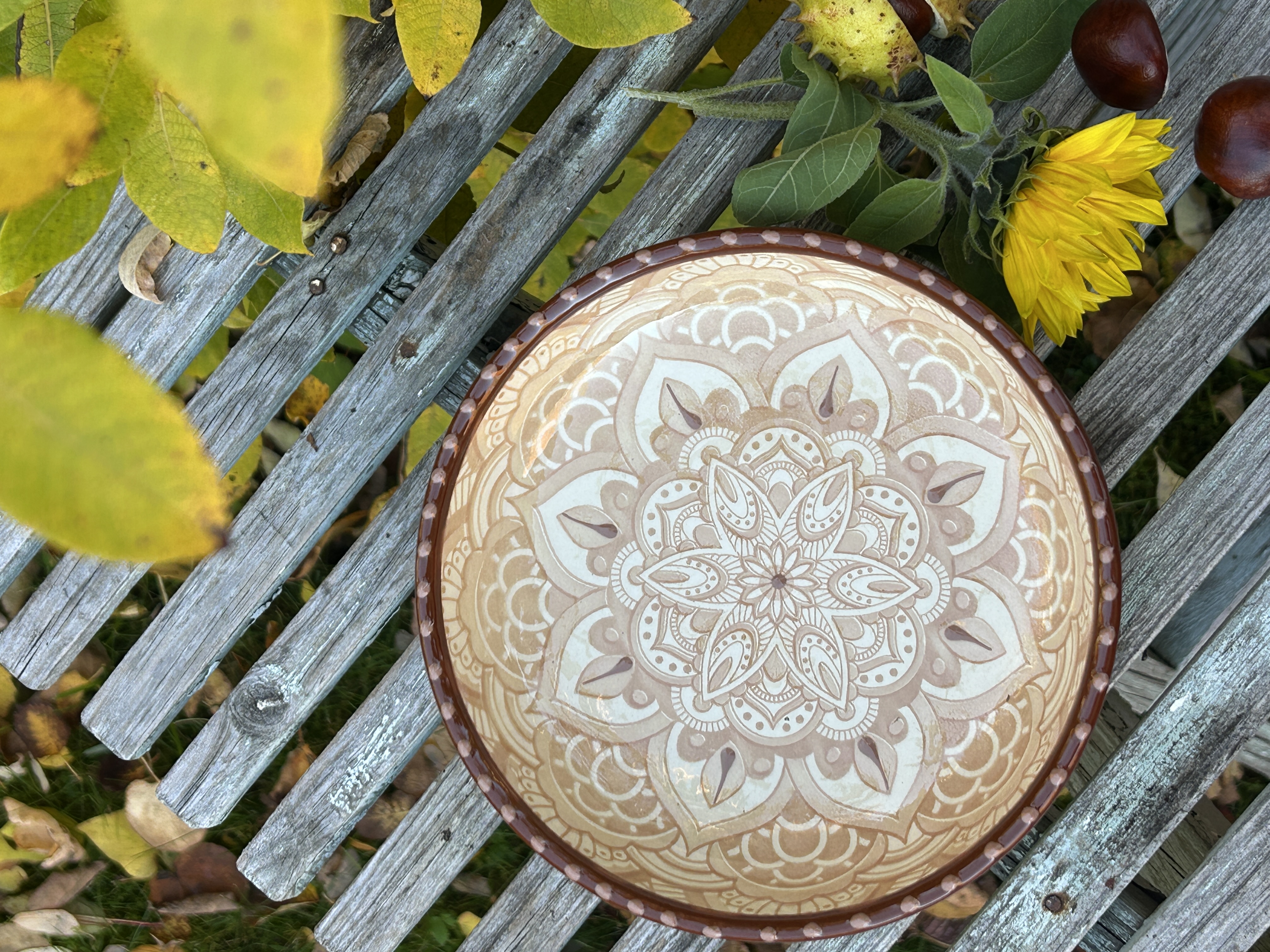 Vita Ranunkler - Avellana låg skål (s)