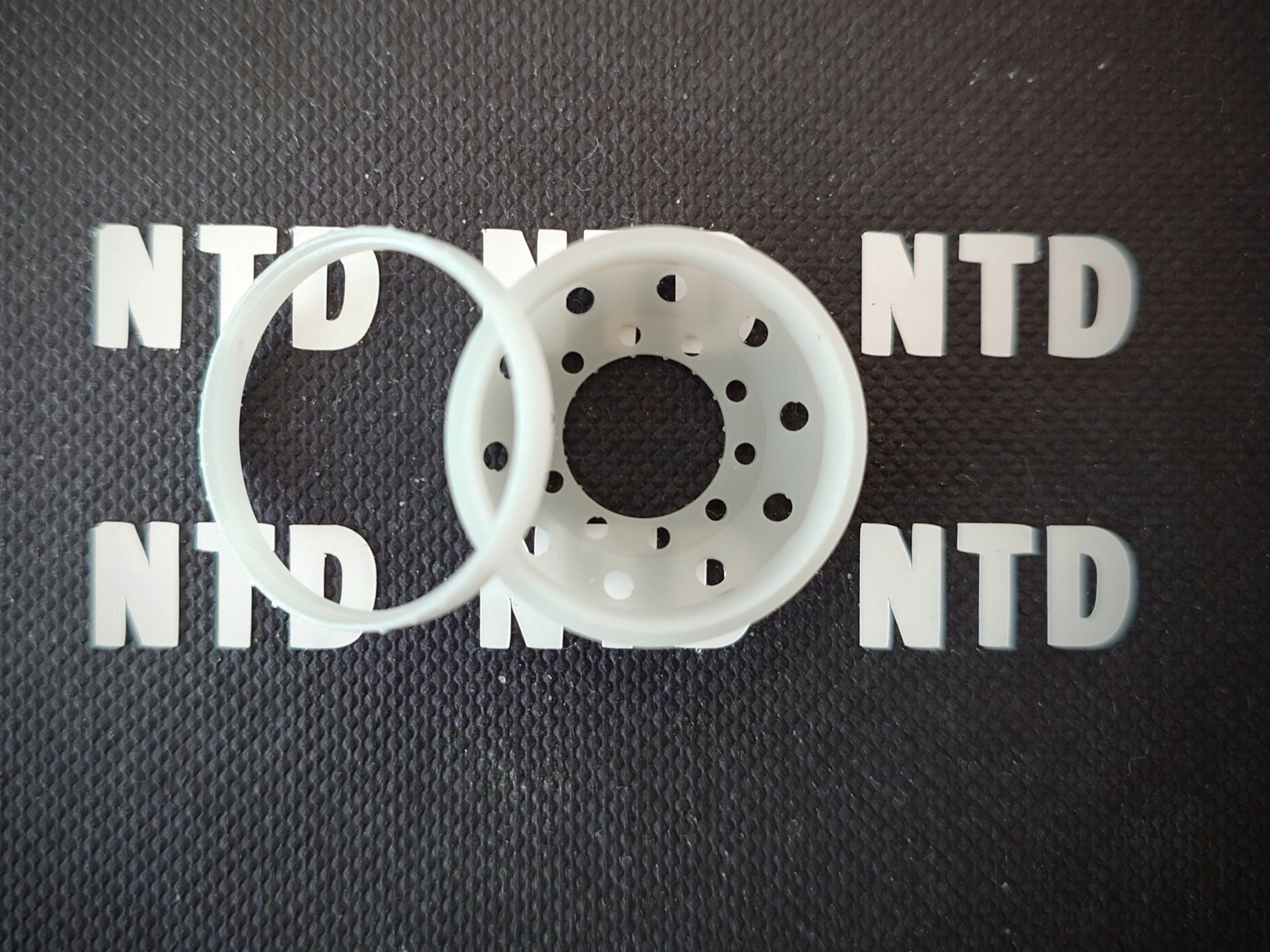 Alcoa Rear split rims kit 1 axle 8pcs (No bolts/nuts included. Needs ...