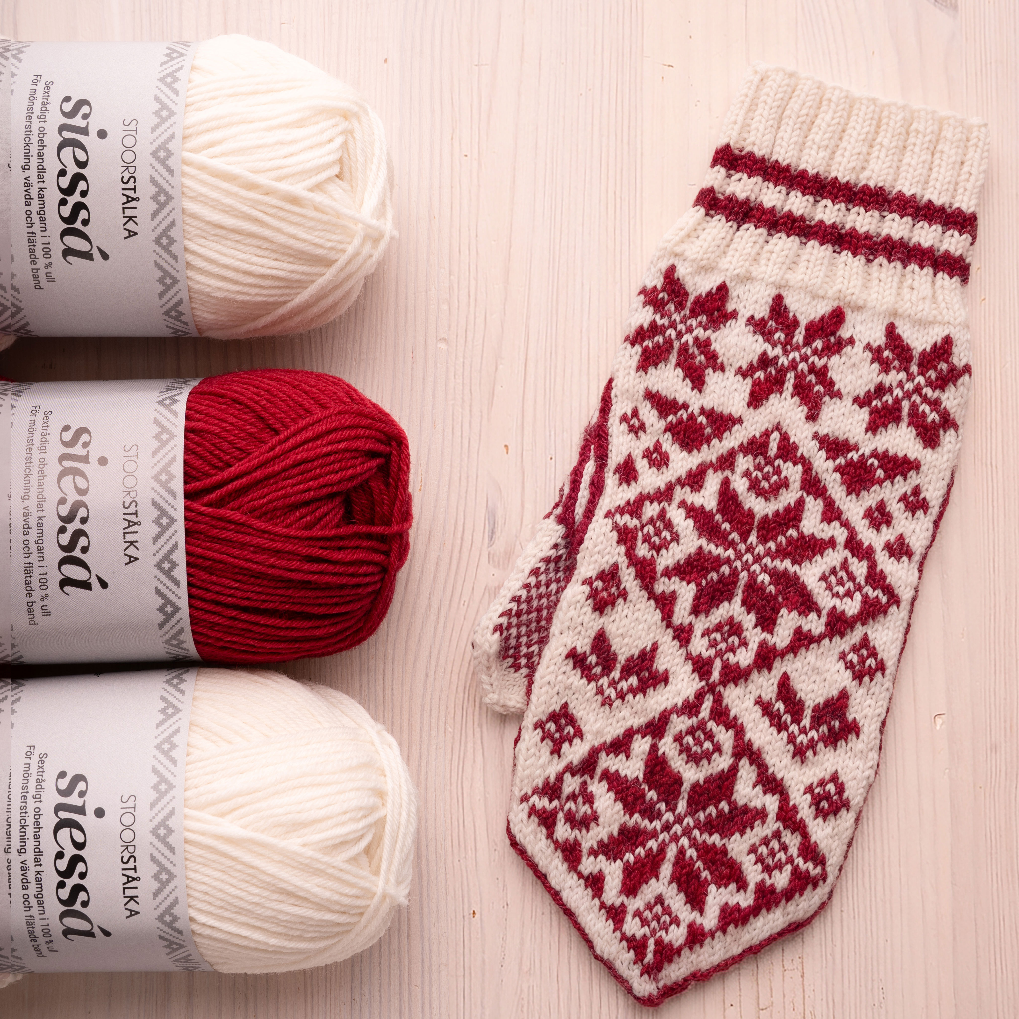 Knitting bundle mitten Star Mitten from Norrfjärden White–Wine Red ...