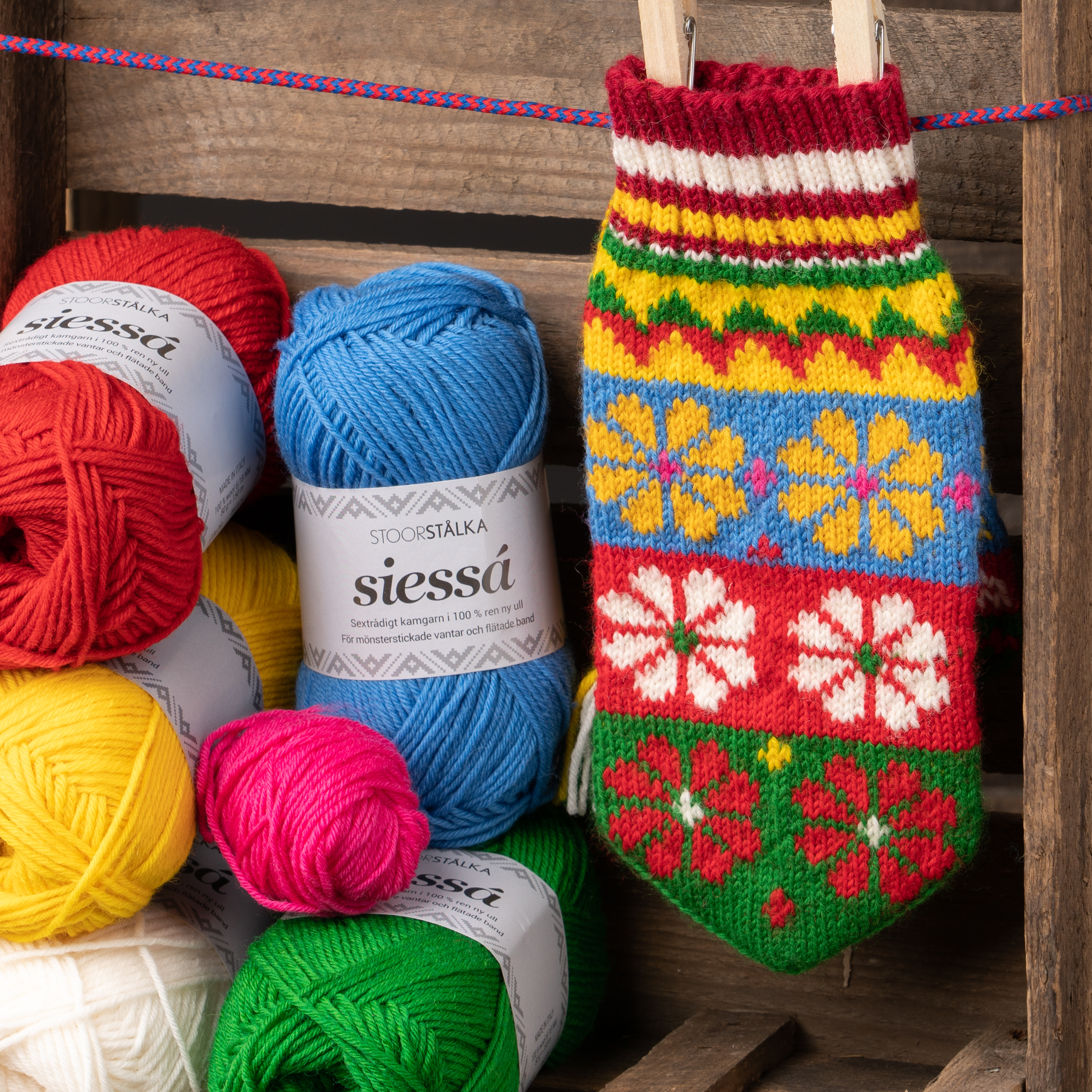 Knitting bundle mitten Nuortvalle Jokkmokk - Stoorstålka Sámi Design ...