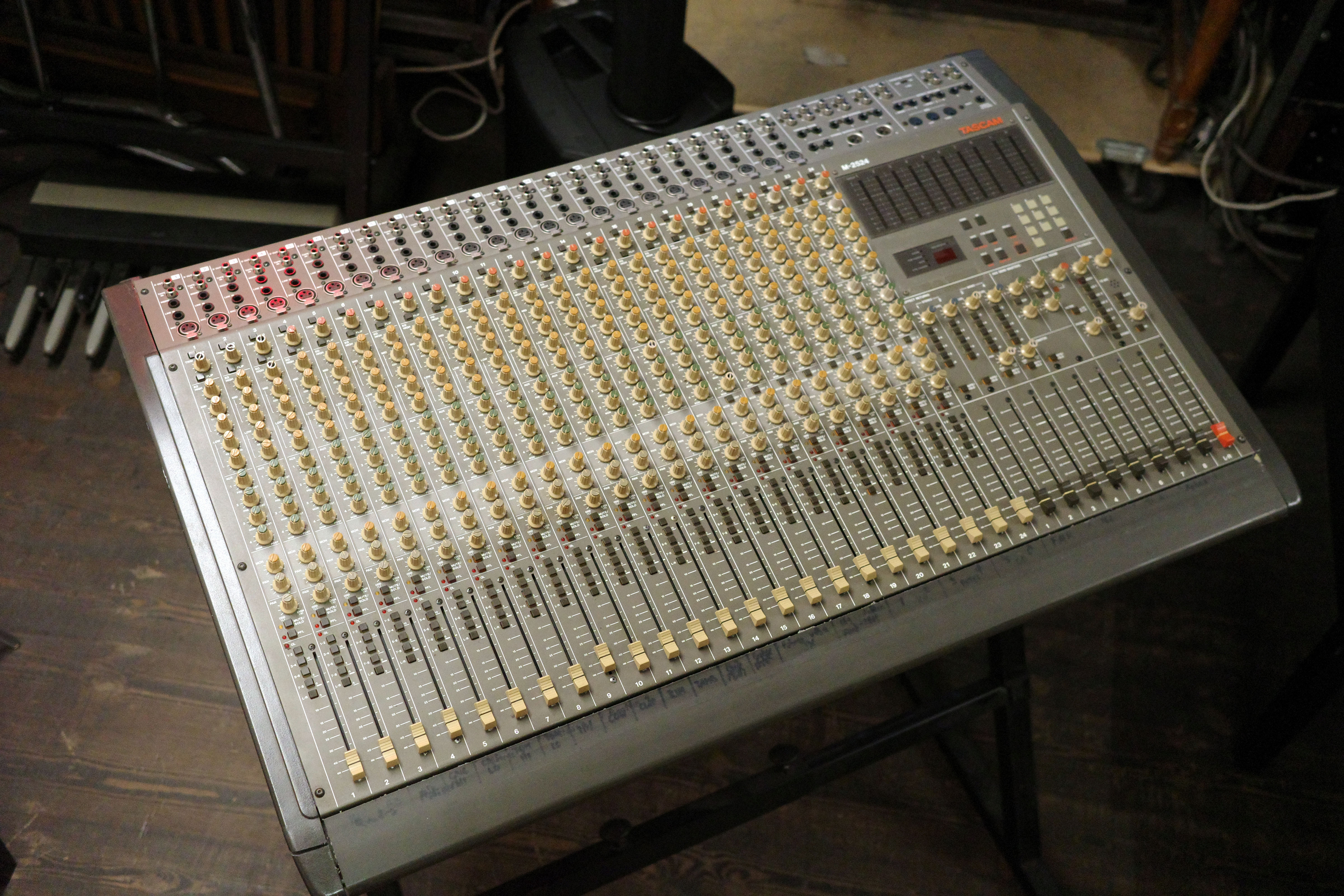 Tascam M-2524, beg - JAM
