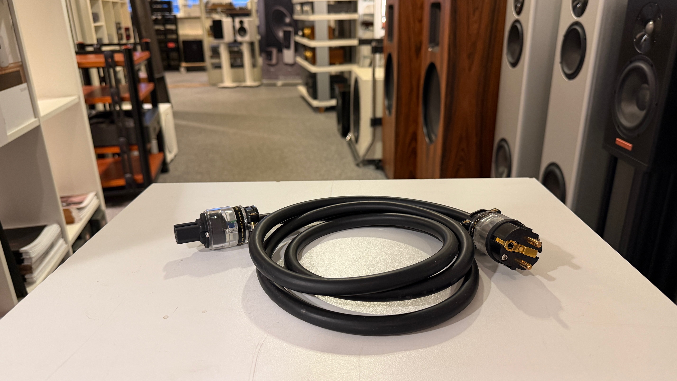 Transparent Powerlink Powercord 12 AWG 2m - Furutech FI11+FI-E11 - beg ...