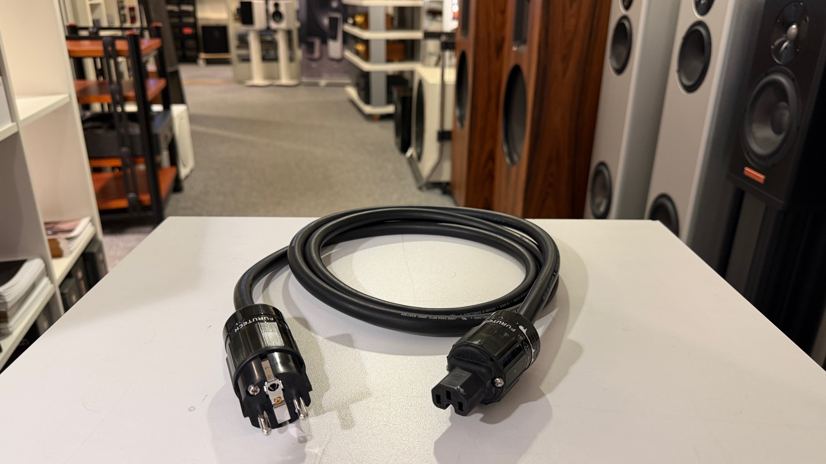 Transparent Powerlink Powercord 12 AWG 2m - + Furutech FI-E38+FI28 ...