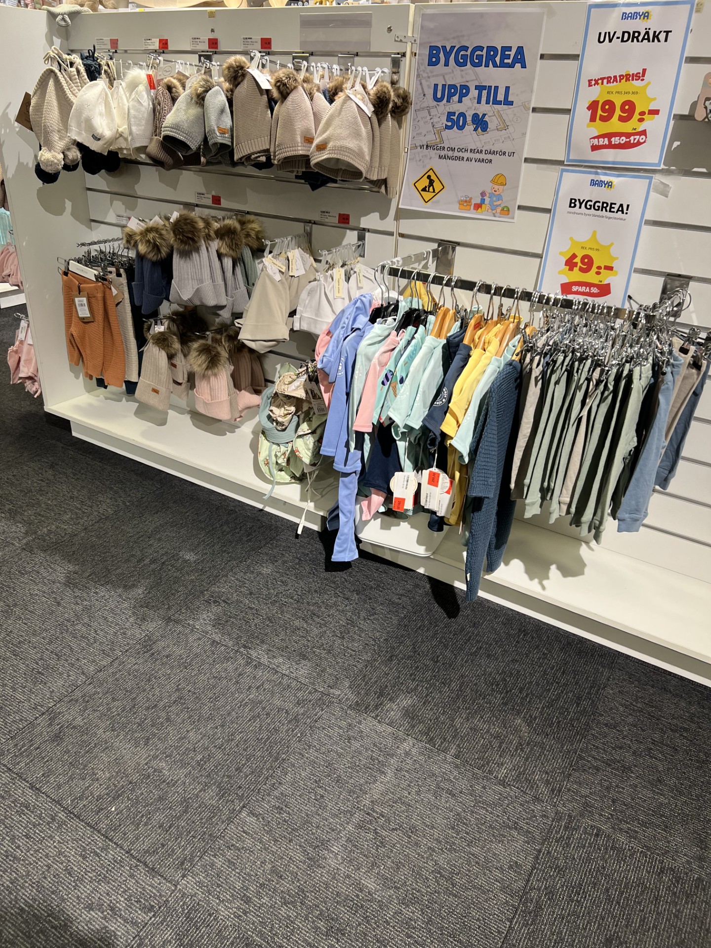 BYGGREA KLÄDER UPP TILL 50% - Babya & Lekia Karlstad