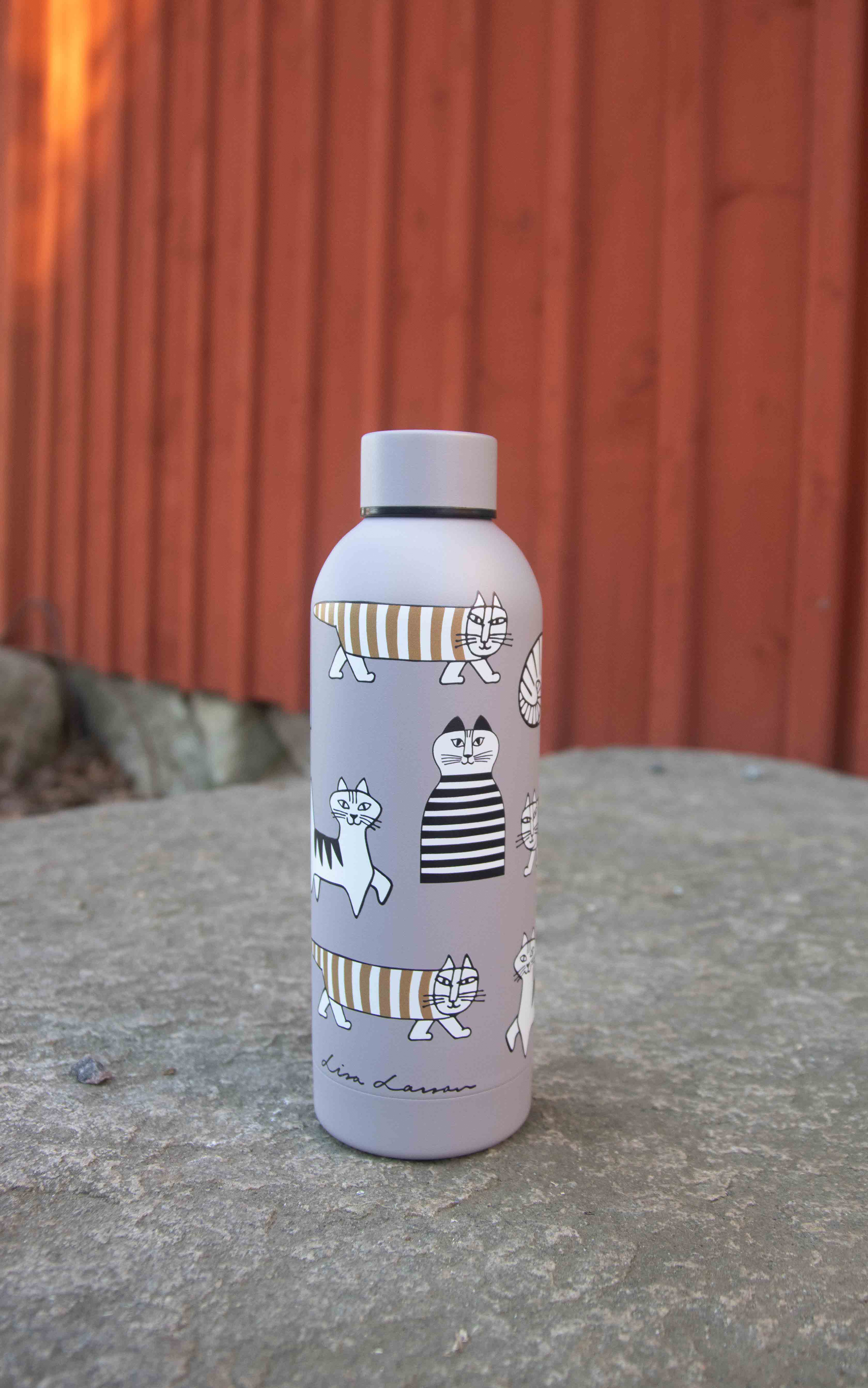VATTENFLASKA LISA L. CATS - Pluto Design Återförsäljare