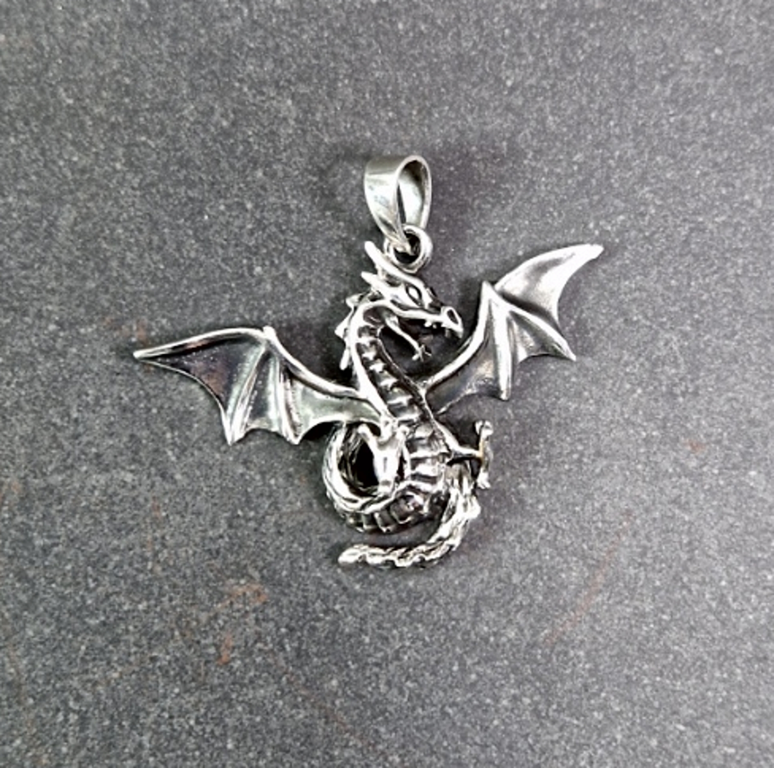 Stengarden.com - Drake Flygande