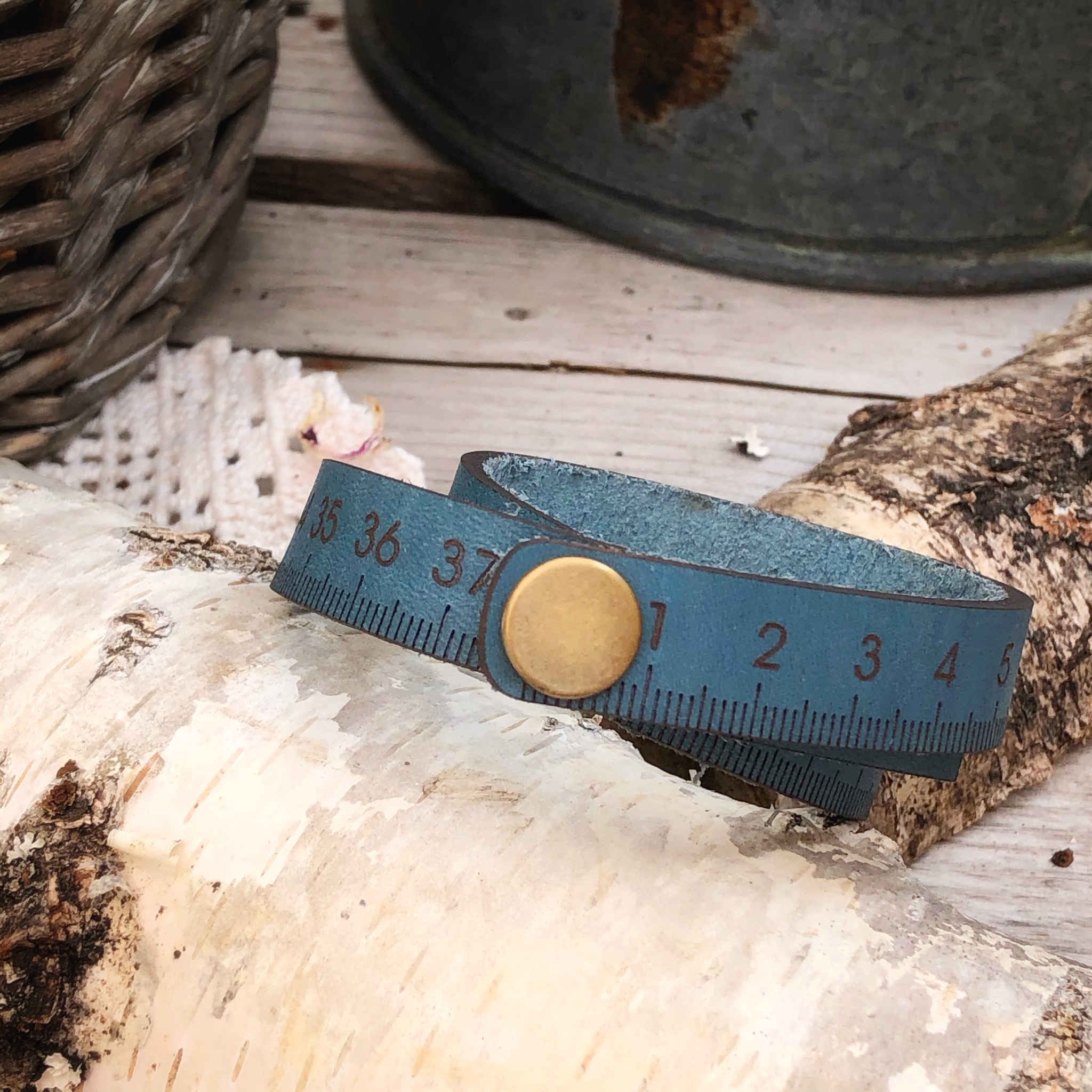 Moods of Colors - Måttarmband /Leather ruler