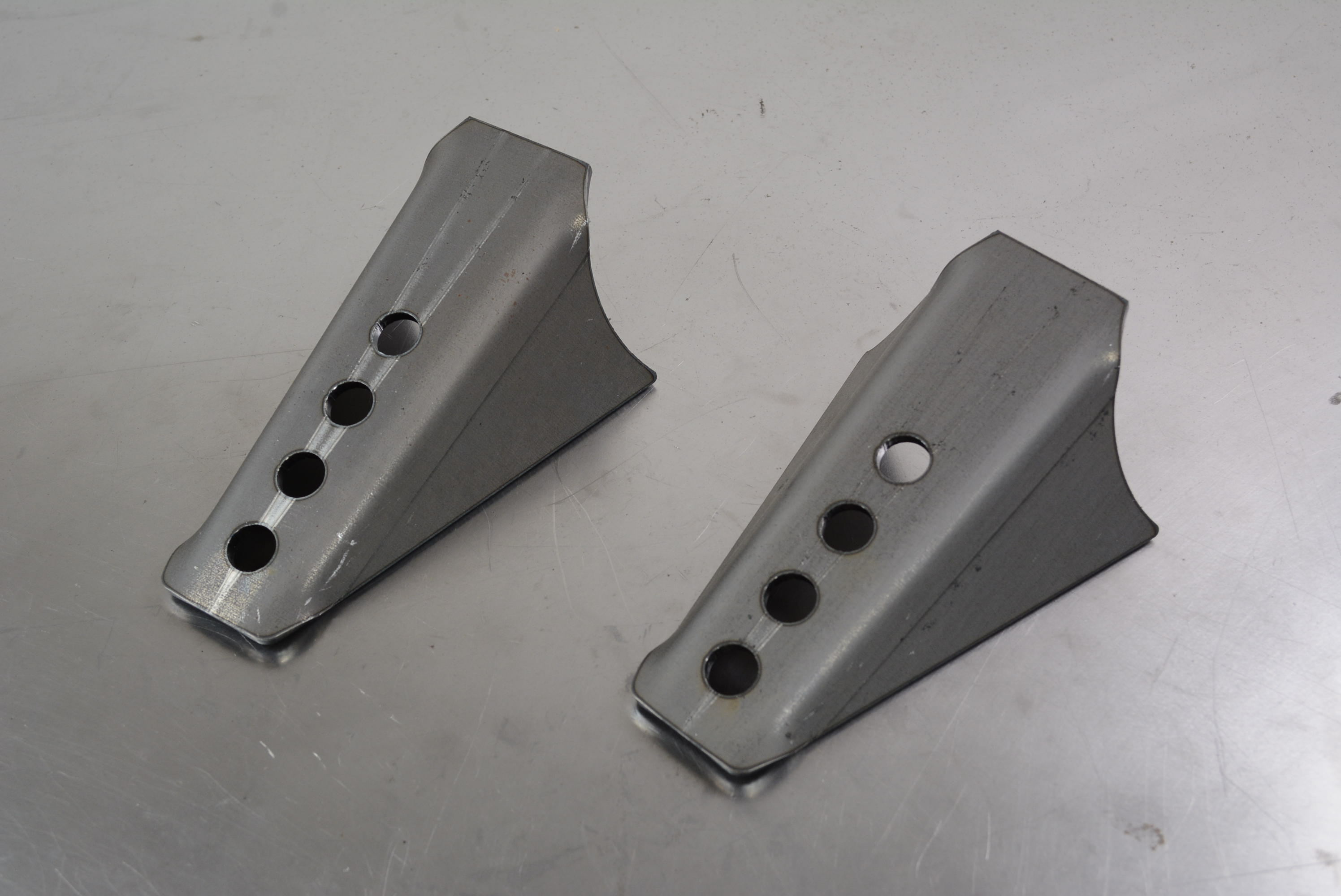 Lower Shock Mount Rear Axle 4 Hole - JOCAR Hot Rods & Steelworks AB