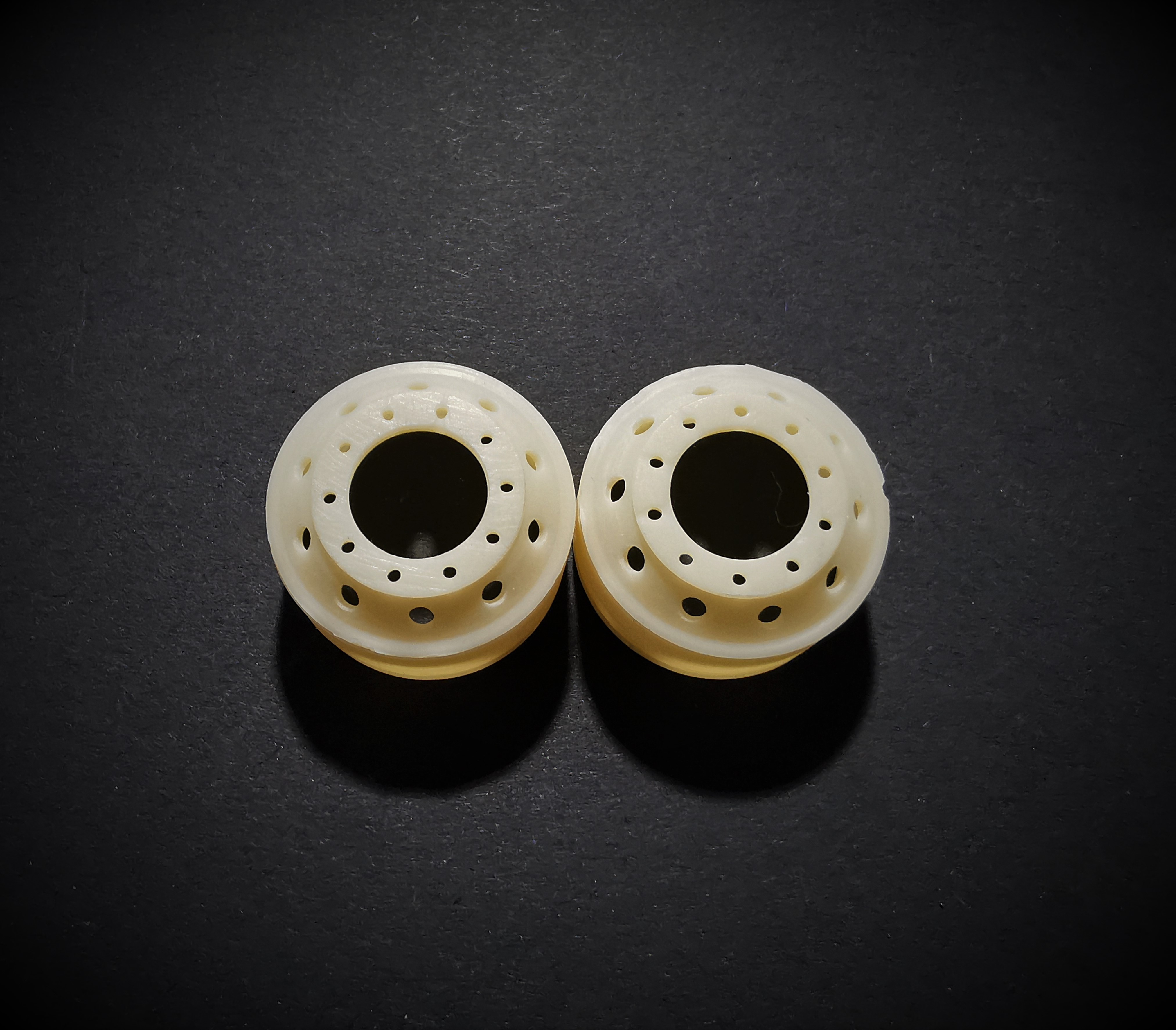 Alcoa front wheel without hubs and bolts for your own appearance with ...