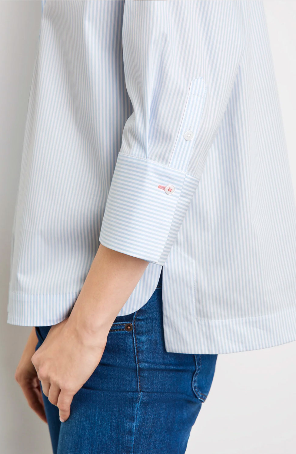 Skjorta v-ringad ståkrage blå/vit randig - Jacobssons