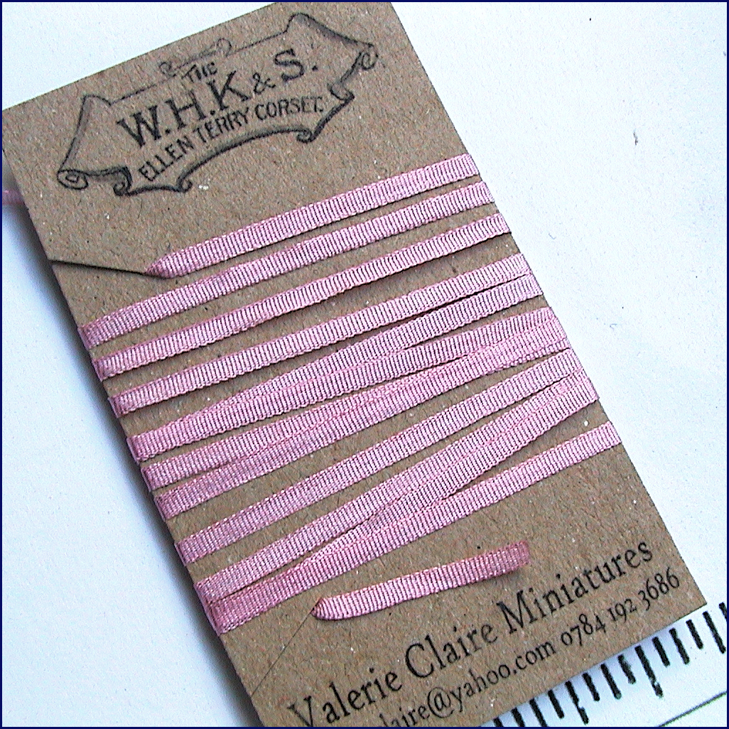 Soft pink silk ribbon, 2 mm, 1 m - Miniatyrskatt AB