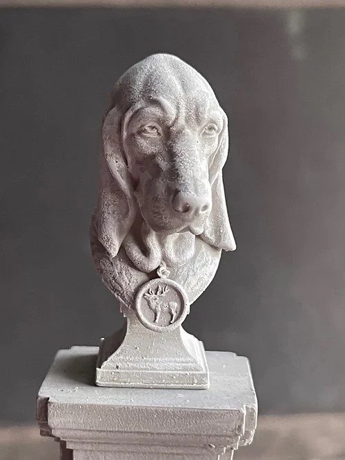 L Bassett Dog Bust- from Alison Davies - Miniatyrskatt AB