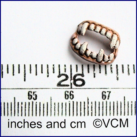 Vampire fangs - Miniatyrskatt AB