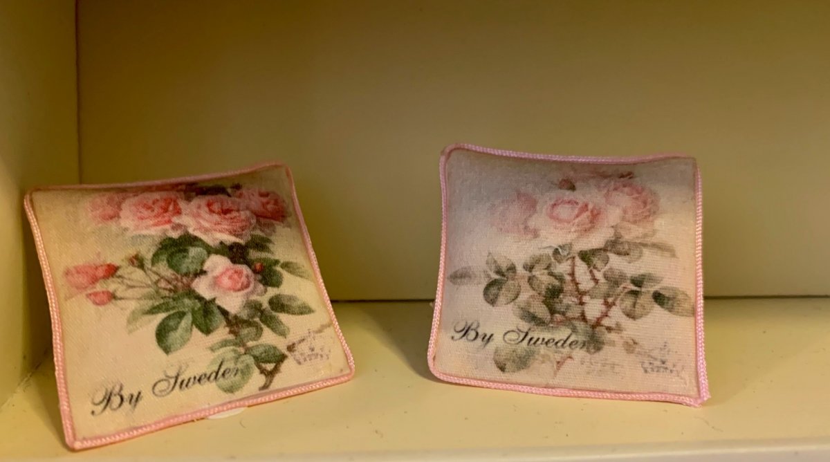 Pillow blomster 2- kit from Minimi's - Miniatyrskatt AB