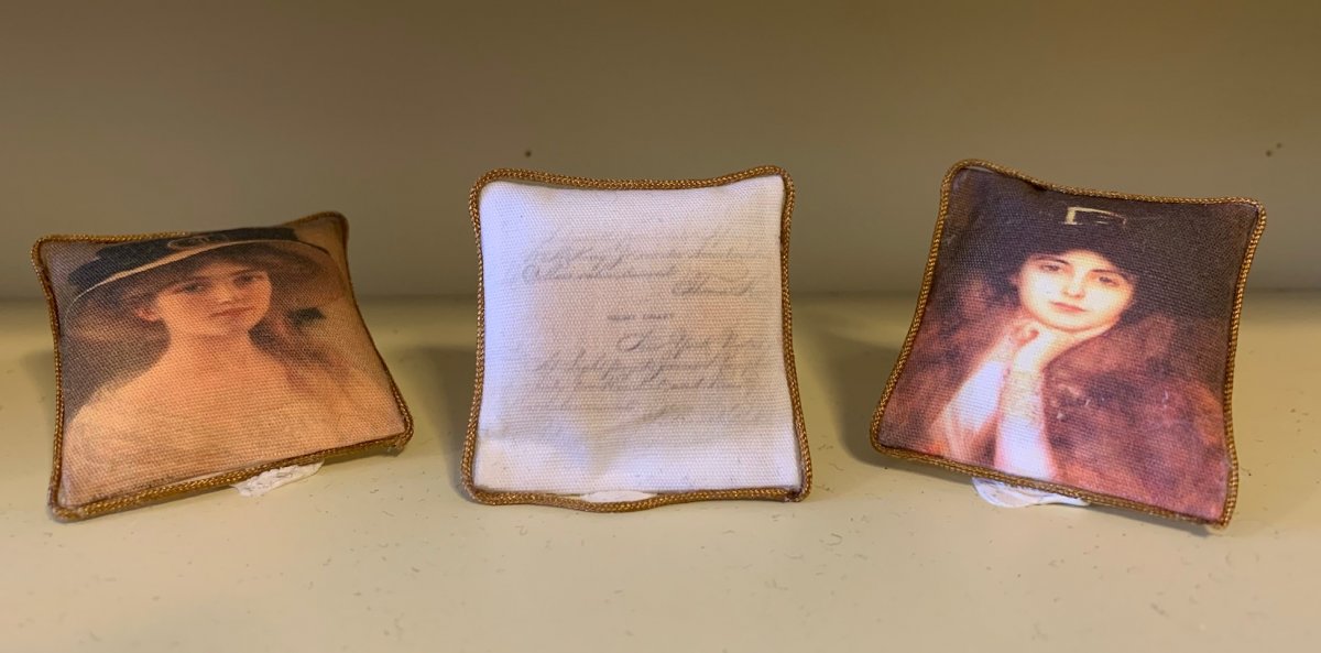 Pillow nostagi 2- kit from Minimi's - Miniatyrskatt AB