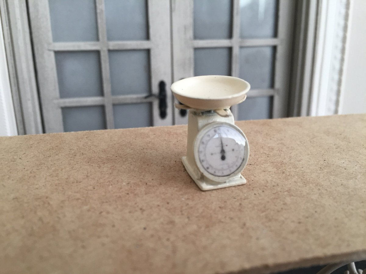 Unpainted 12th scale Small weighing scales - kit from Alison Davies ...