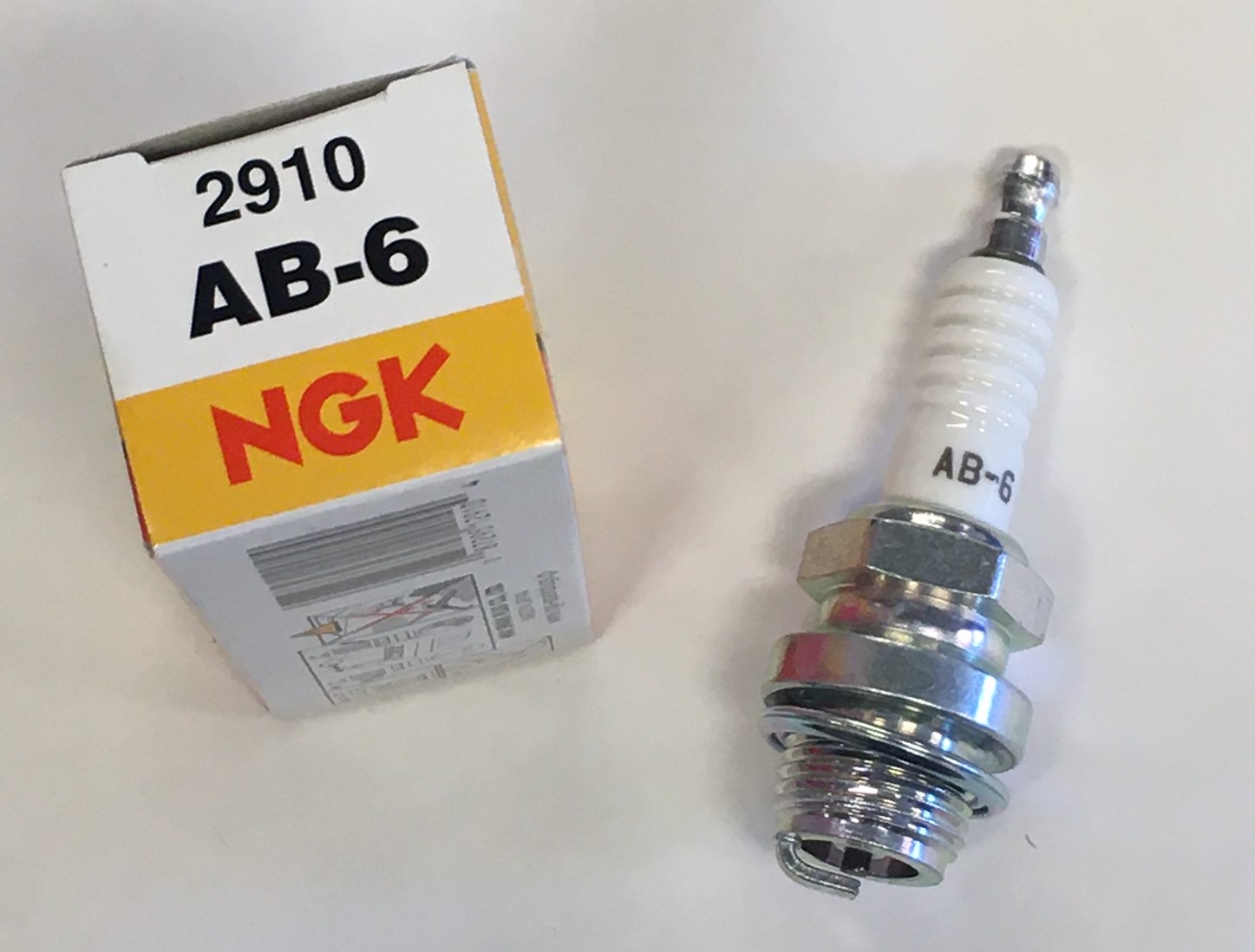 Tändstift NGK AB6 O11-21-22-41-411-AL-C5-C10 - albin motor