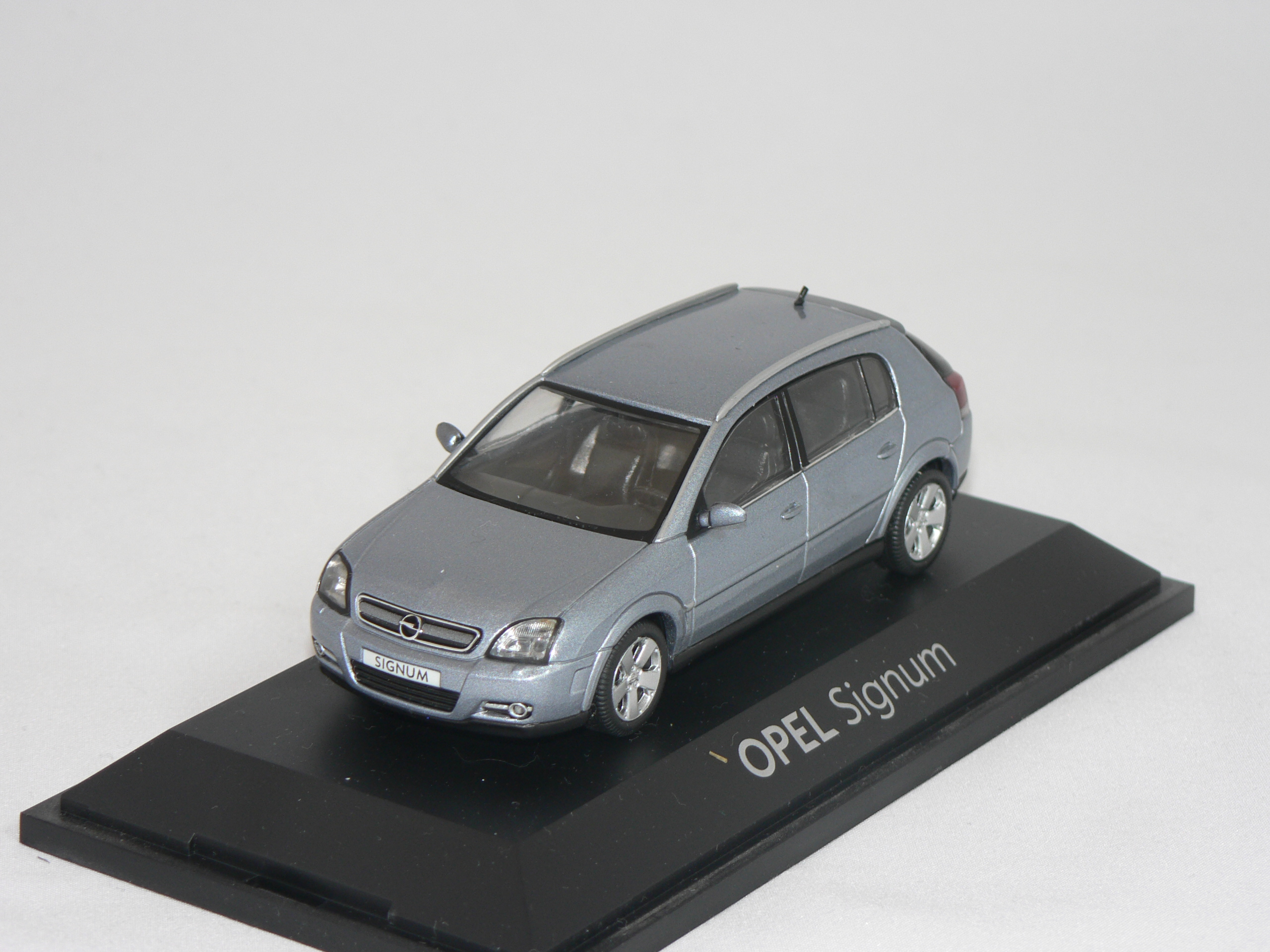 GL Modellbilar AB - Opel Signum 1:43 Schuco