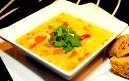 Rödcurrysoppa Med Kyckling. Recept På Het God Thai Soppa.