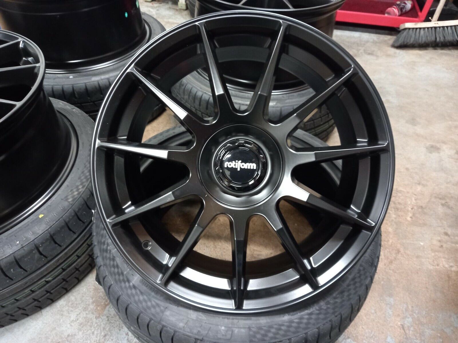 19" Rotiform DTM black 5/112 - -WHEELFIT-