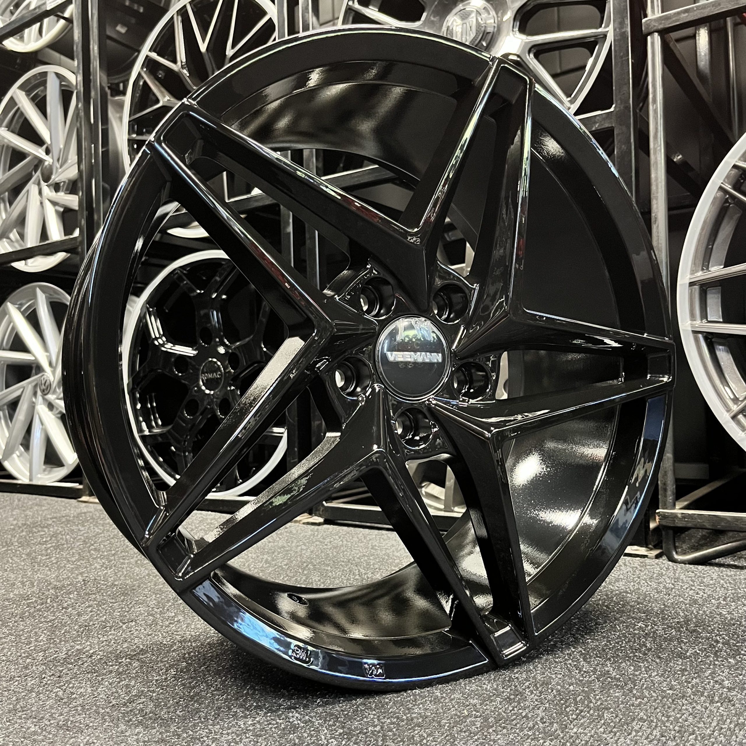 19" Veemann V-FS46 Gloss black 5x112 - -WHEELFIT-