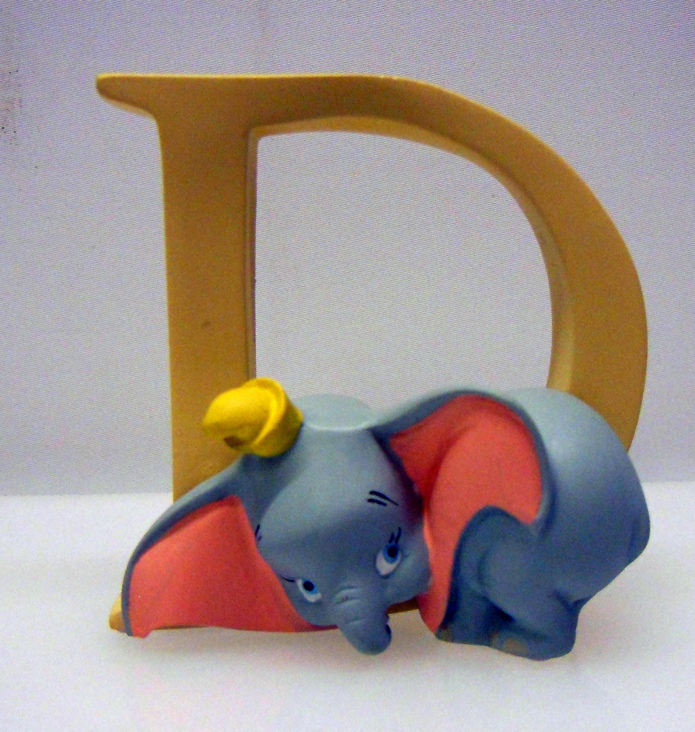 D som i Dumbo - Domestic Present & JanKer Ridsport