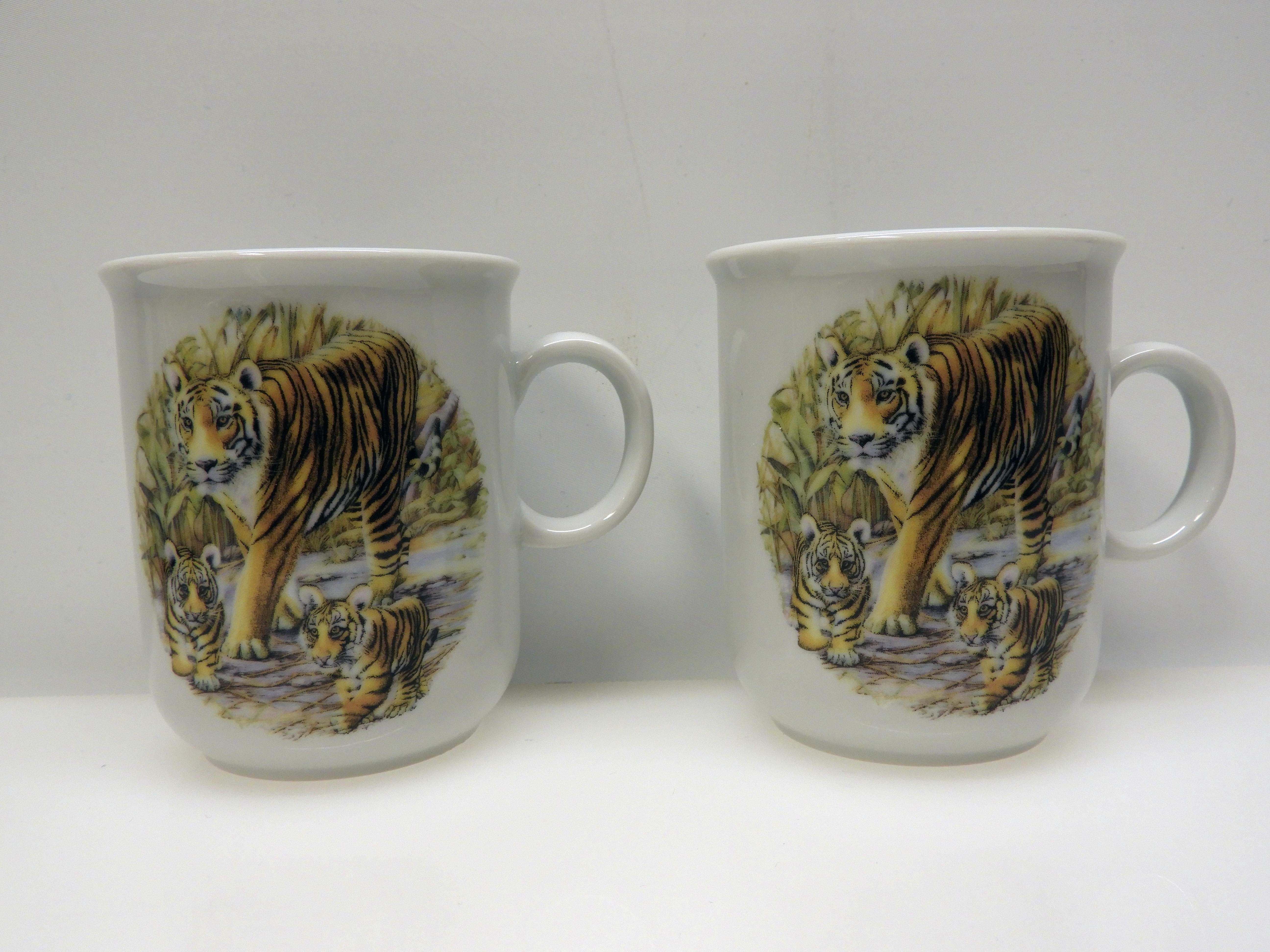 2 st. Kaffe, te muggar Tigrar - Domestic Present & JanKer Ridsport