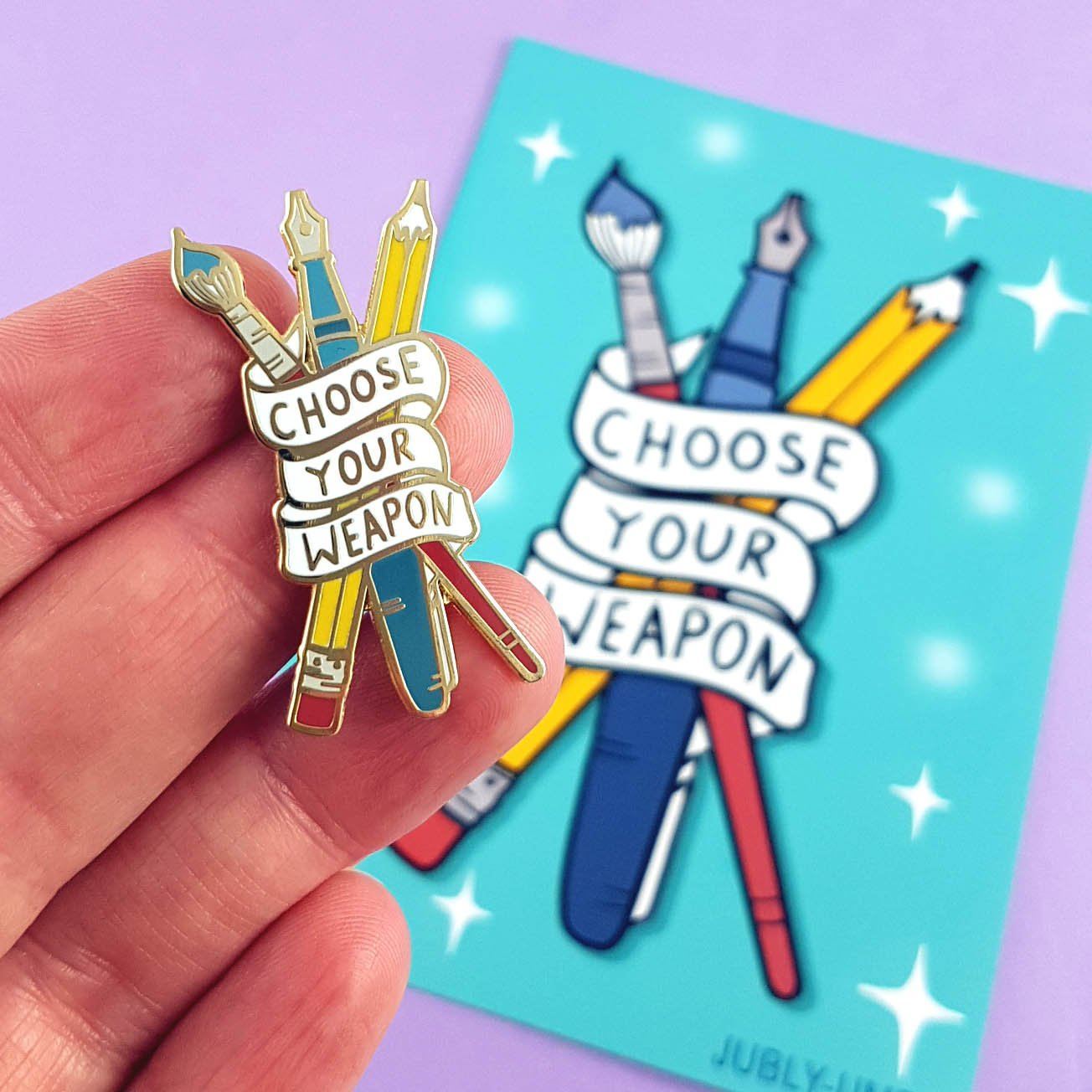 Choose Your Weapon : Enamel Pin - Bokvännen