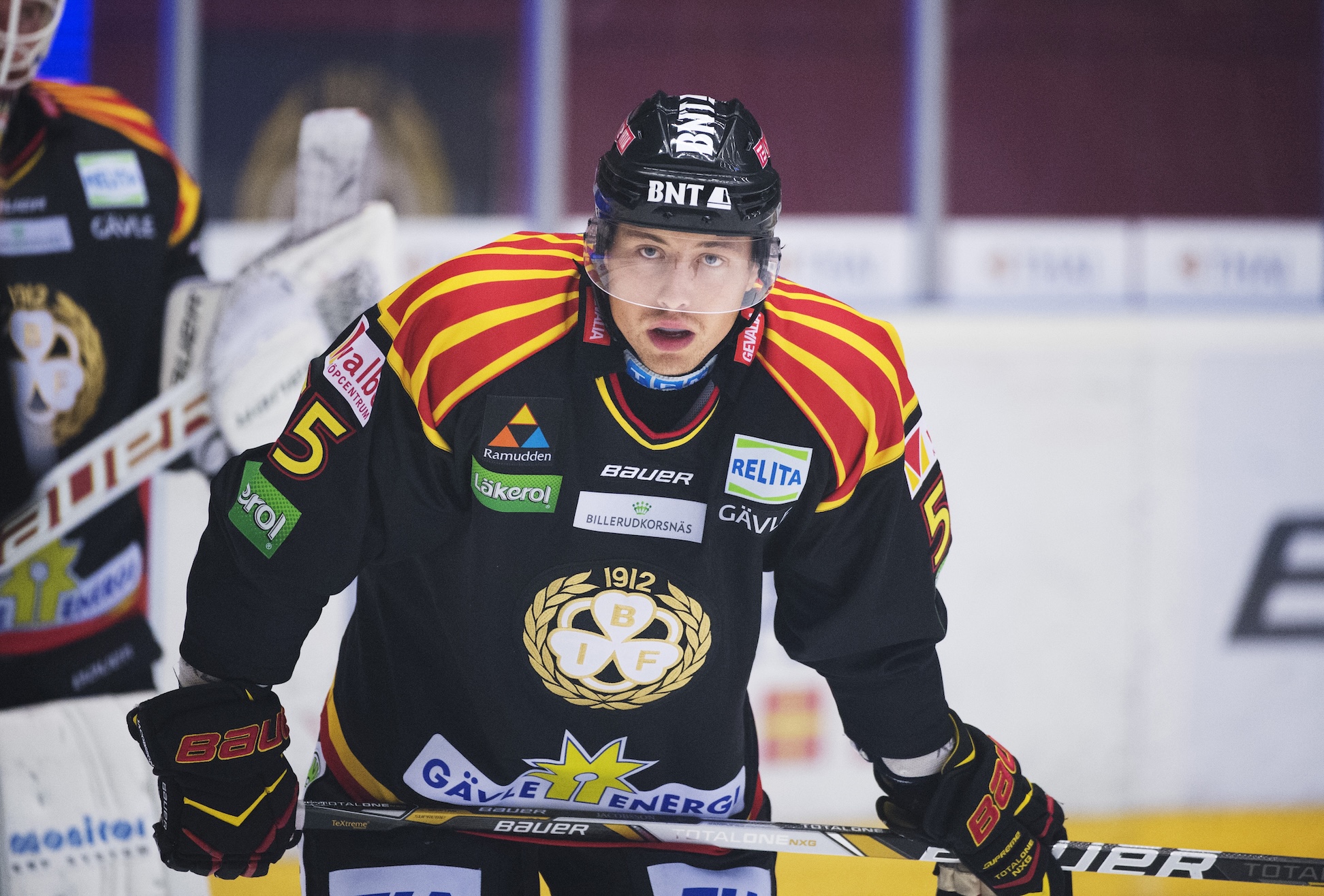 Entretien avec l’arbitre de hockey sur glace d’élite Robin Jacobsson ...