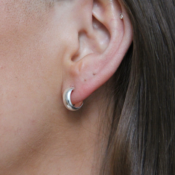 HOOPS THICK ROUNDED HUGGIES 5X12 - stilsilver.se